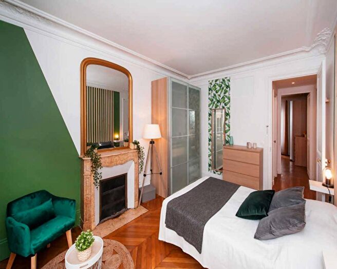 Appartement à louer - Trudaine-Maubeuge, Paris ème arrondissement - 4 pièces - 6 chambres