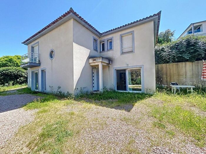 Appartement à louer - Ajaccio, Mezzavia - 3 pièces - 2 chambres