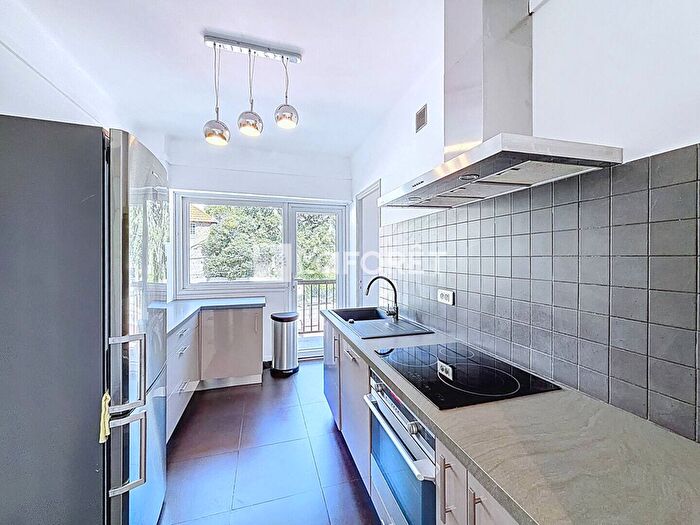 Appartement à louer - Maréchal Juin, Ajaccio - 4 pièces - 3 chambres