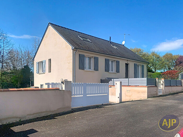 Maison à vendre - Combrée - 6 pièces - 5 chambres