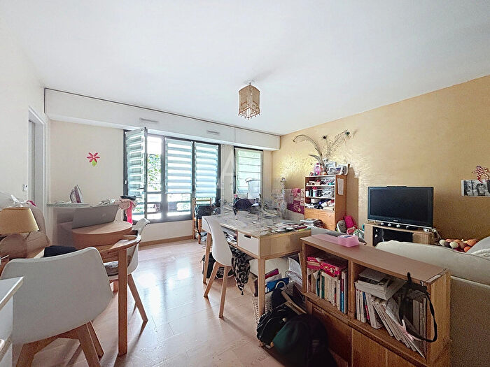 Appartement 3 pièces à vendre à Suresnes, Centre-ville