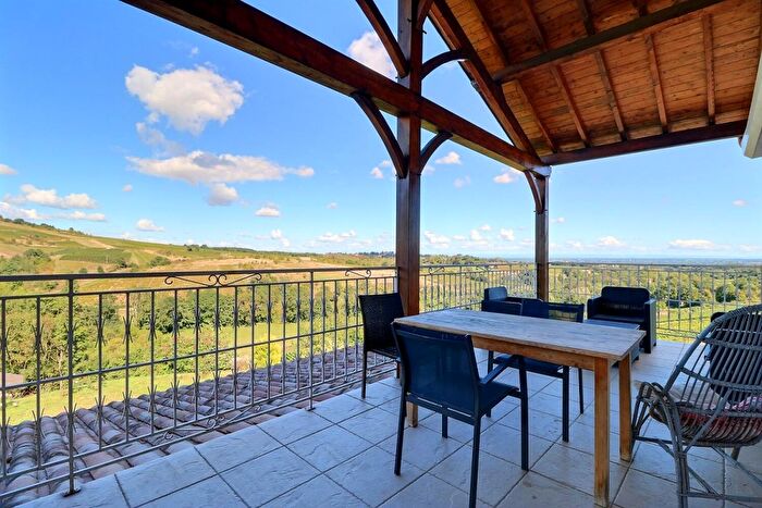 Maison à vendre - Saint-Vérand - 11 pièces - 6 chambres