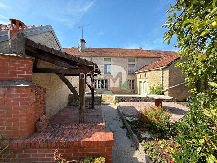 Maison 9 pièces à Chalvraines, à vendre