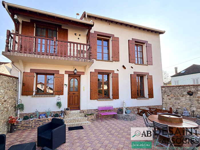 Maison à vendre - Condé-Sainte-Libiaire - 4 pièces - 3 chambres