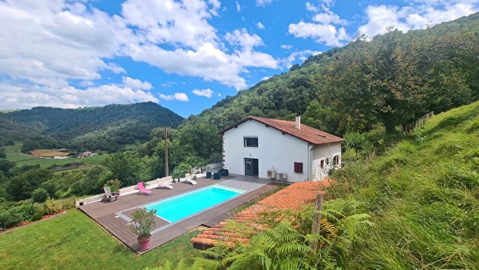 Maison à vendre - Saint-Martin-dArrossa - 6 pièces - 4 chambres