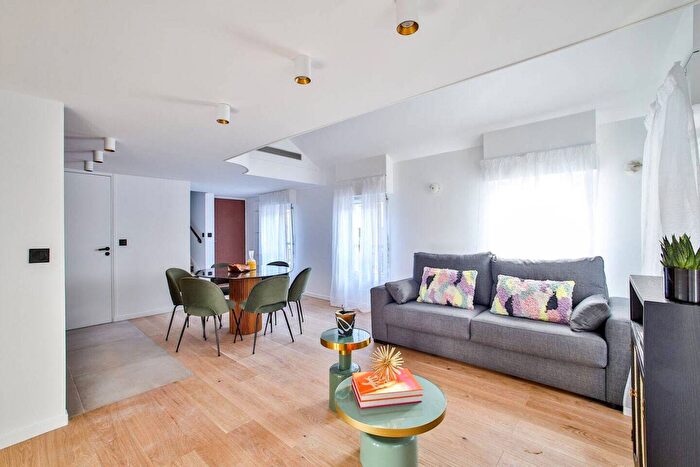 Appartement à louer - Elysées-Madeleine, Paris ème arrondissement - 2 pièces - 1 chambre