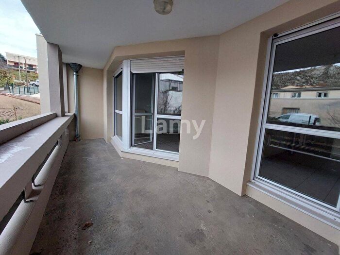 Centre Ville-La Baume-Le Gand, Sisteron : Appartement 4 pièces à louer