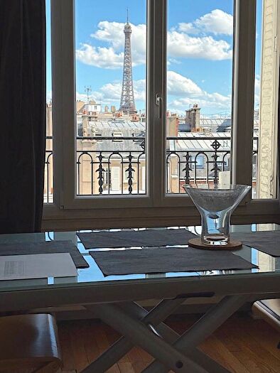 Appartement à louer - Porte Dauphine, Paris ème arrondissement - 2 pièces - 1 chambre