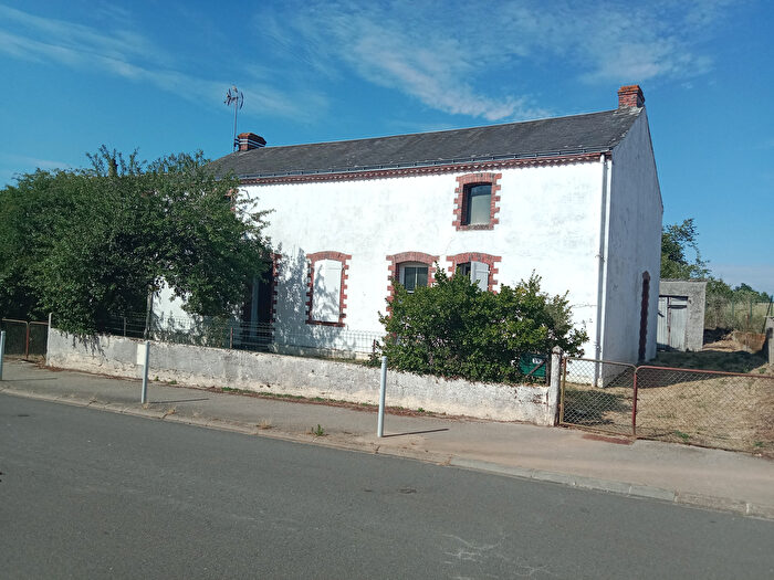 Saint-Denis-la-Chevasse - Maison 6 pièces à vendre