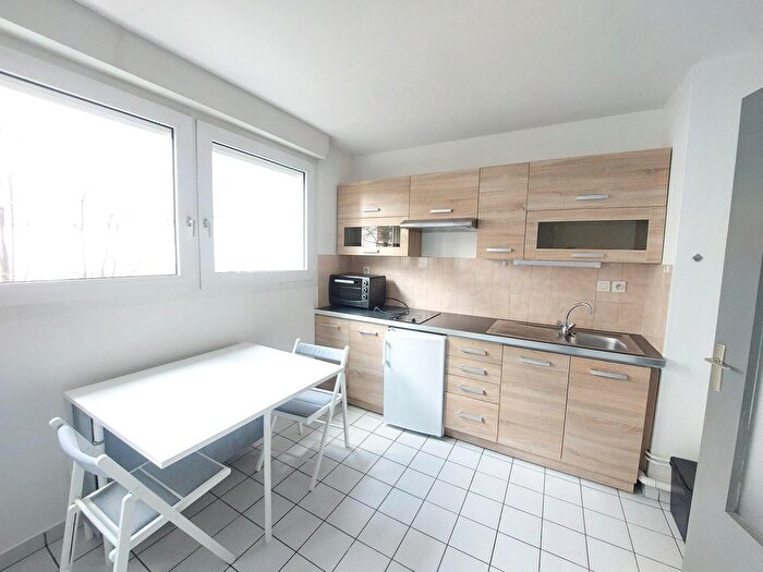 Appartement à louer - Saint-Étienne, Jacquard, Préfecture - 1 pièce