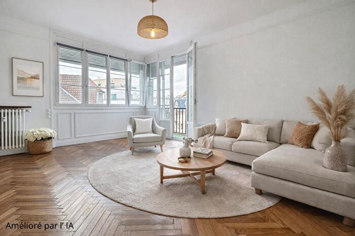 Appartement à vendre - Reims, Centre-ville - 4 pièces - 2 chambres