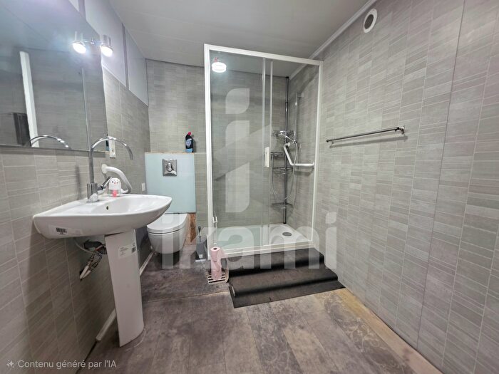 Maison à vendre - Bellegarde-sur-Valserine - 8 pièces - 5 chambres