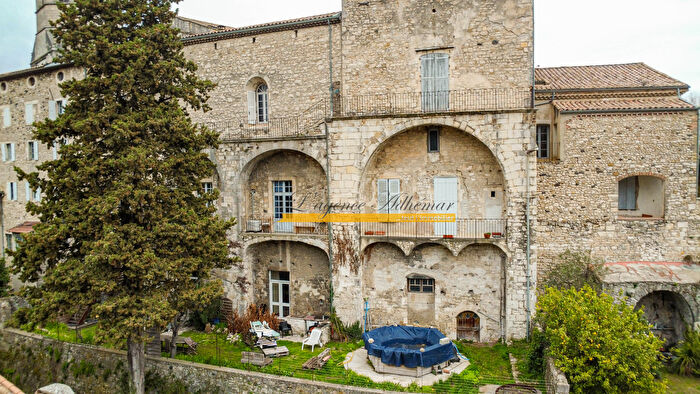 Maison à vendre - Viviers - 12 pièces - 6 chambres