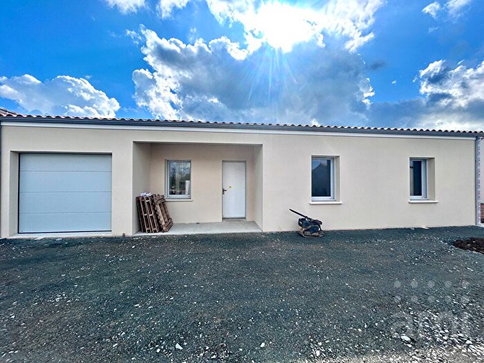 Maison à louer - Magné - 4 pièces - 3 chambres