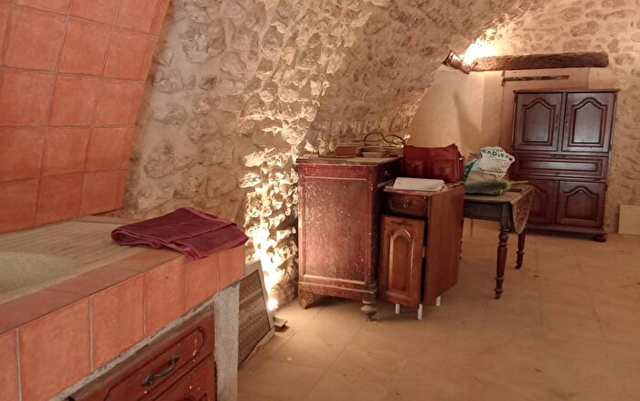 Maison 9 pièces à Saint-Martin-de-la-Brasque, à vendre