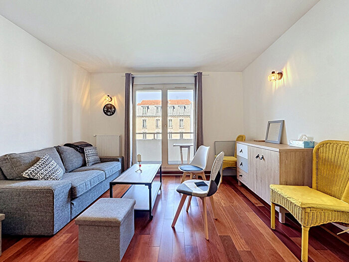Appartement 1 pièce à louer - Suresnes, Centre-ville