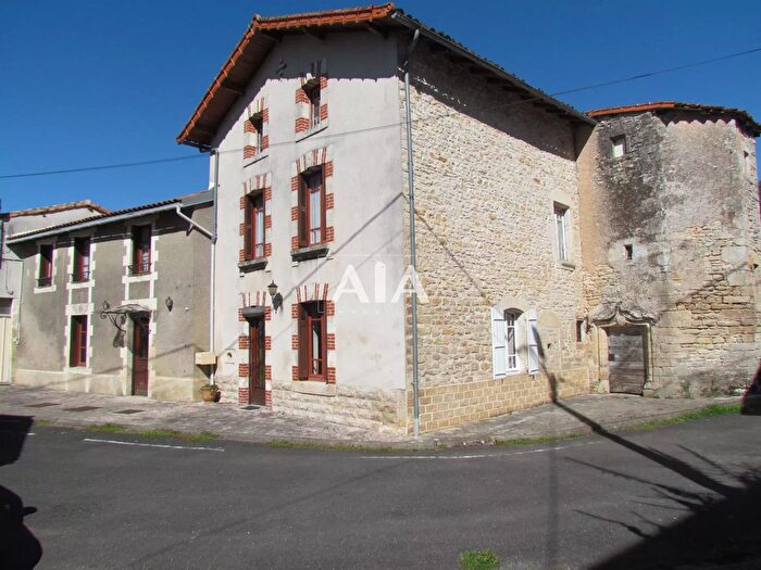 Maison à vendre - Lizant - 12 pièces - 9 chambres