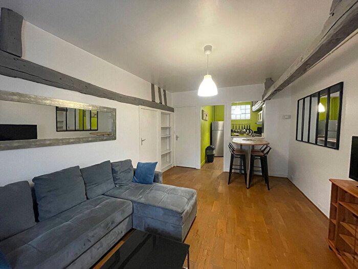 Appartement à louer - Haute Ville-Basse Ville, Chartres - 2 pièces - 1 chambre