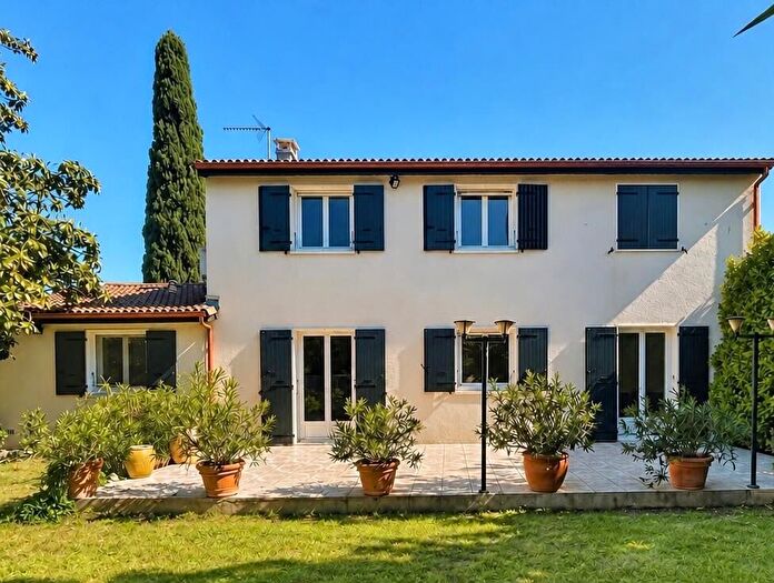 Maison 8 pièces à Rodilhan, à vendre