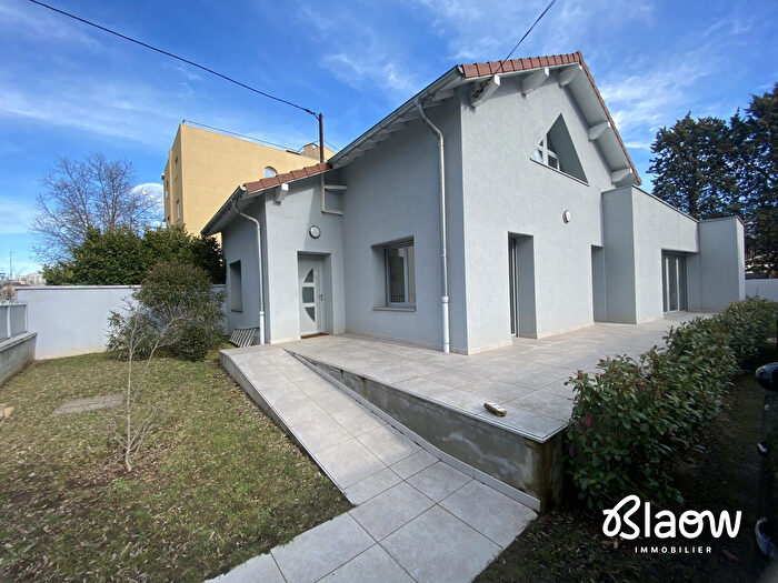 Maison à vendre - Bron, Bron Piscine, Le Lessivas - 5 pièces - 4 chambres