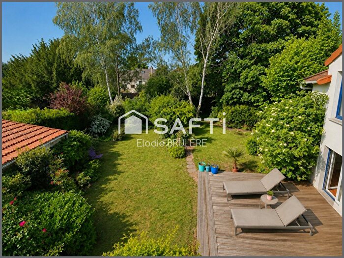 Sainte-Geneviève-des-Bois, Saint-Hubert : Maison 6 pièces à vendre