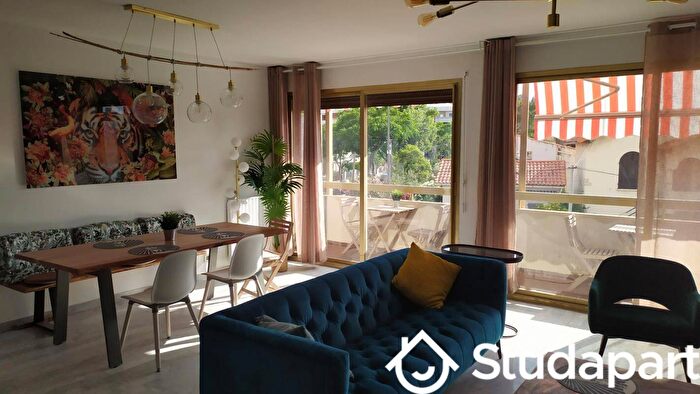 Appartement à louer - Mazargues, Marseille ème arrondissement - 1 pièce - 1 chambre