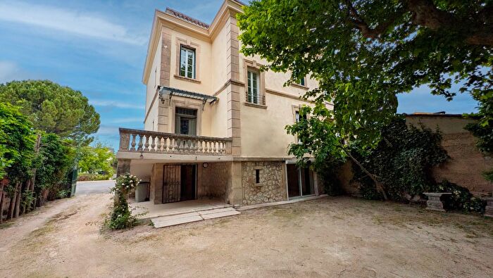 Maison à louer - Le Thor - 8 pièces - 4 chambres