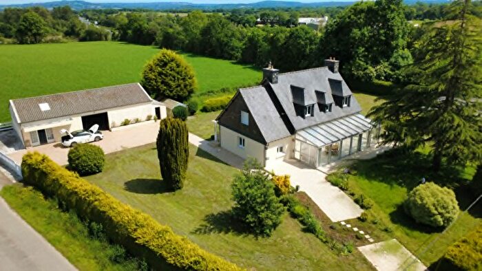 Maison 7 pièces à Plounévez-Moëdec, à vendre
