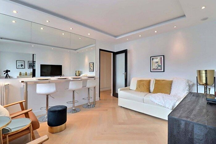 Appartement à louer - Dupleix-Motte Picquet, Paris ème arrondissement - 1 pièce