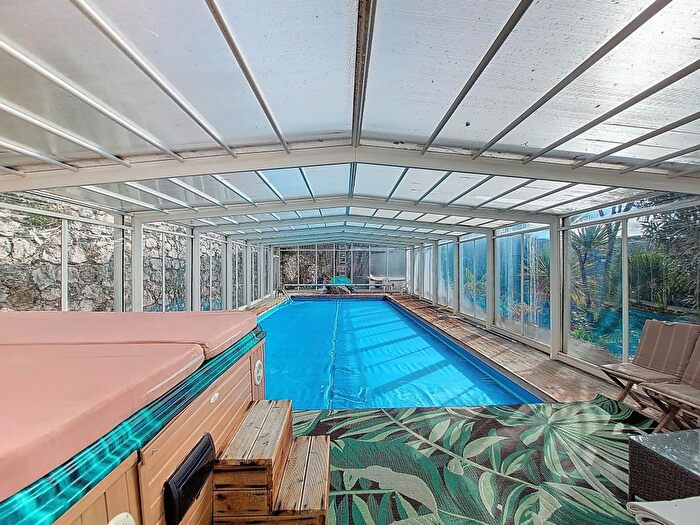 Maison à vendre - Levens - 6 pièces - 5 chambres