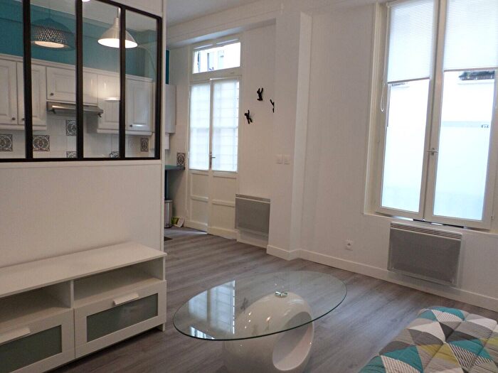 Maison à louer - Grandes Carrières-Clichy, Paris ème arrondissement - 1 pièce - 1 chambre