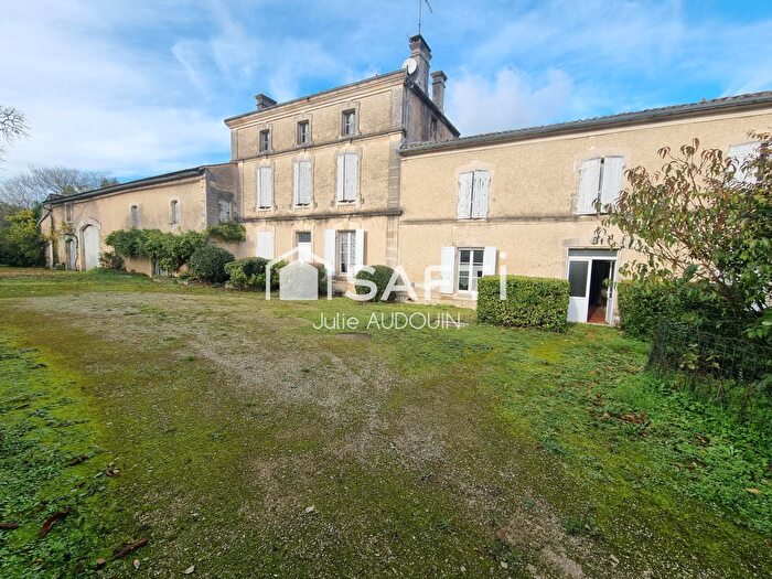 Maison à vendre - Mareuil - 15 pièces - 8 chambres