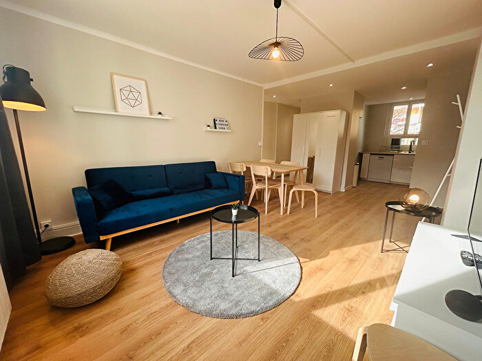 Appartement à louer - Villeurbanne, République, Tolstoi - 4 pièces - 3 chambres