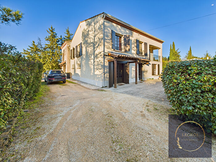 Maison à vendre - Saint-Étienne-du-Grès - 8 pièces - 7 chambres