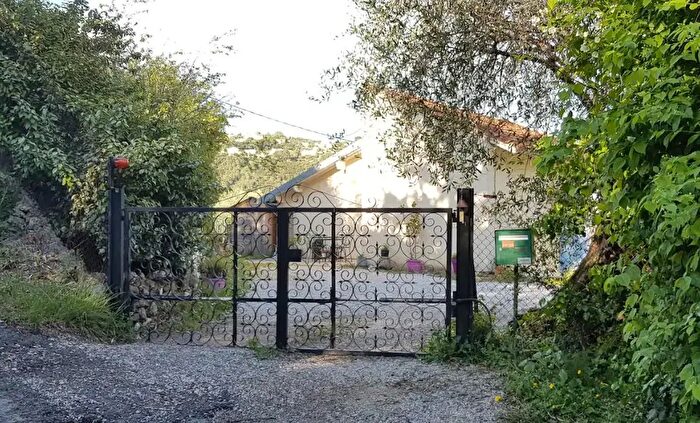 Maison 4 pièces à Saint-André-de-la-Roche, à vendre