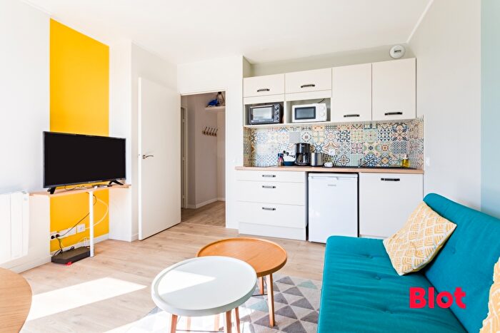 Appartement à louer - Quartiers Centre, Saint-Hélier, Gare - 2 pièces - 1 chambre