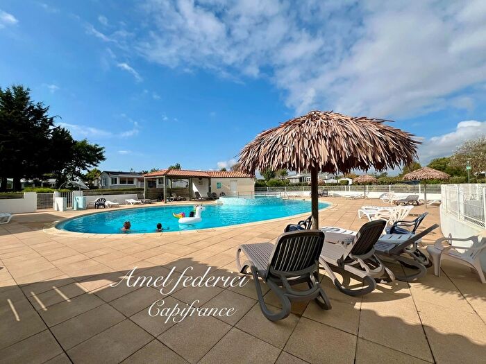 Maison à vendre - Saint-Gilles-Croix-de-Vie - 4 pièces - 3 chambres