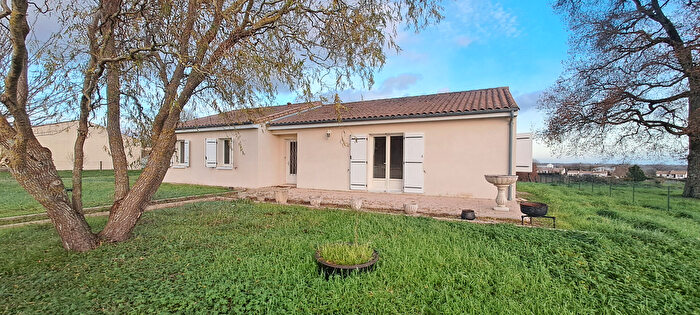 Champdeniers-Saint-Denis : Maison 4 pièces à louer