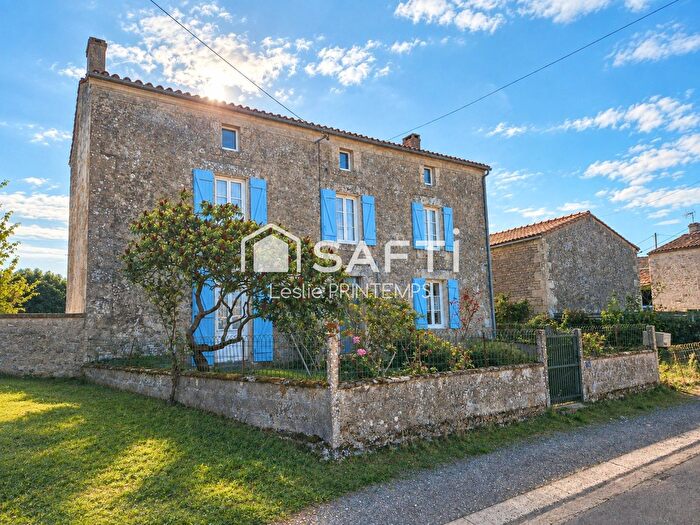 Saint-Pompain : Maison 4 pièces à vendre