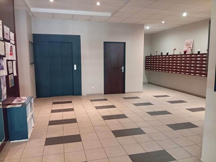 Appartement à louer - Périchelles-Saint Hubert-Centre Gare-Abbesses, Chelles - 1 pièce