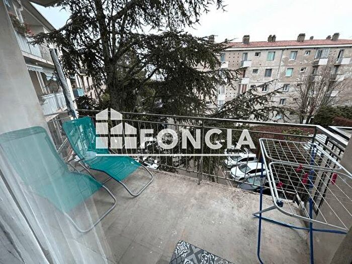 Appartement à louer - Beaucaire, Nîmes - 1 pièce