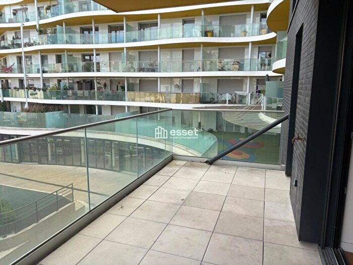 Centre Ville, Suresnes : Appartement 3 pièces à louer