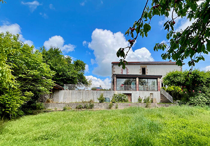 Maison 8 pièces à Monclar, à vendre