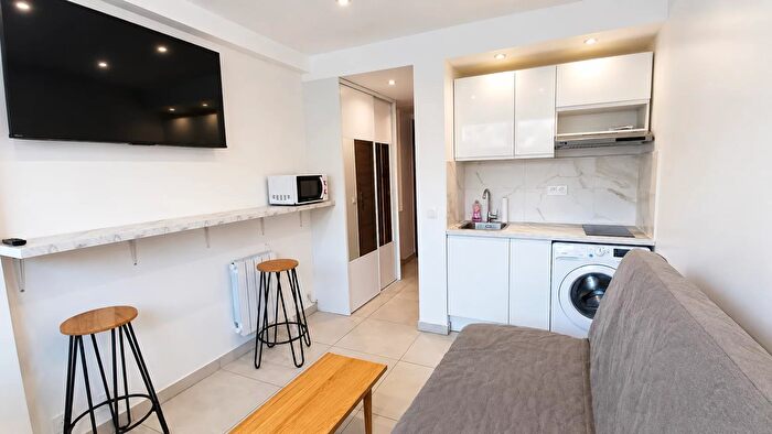 Appartement 1 pièce à louer à Cannes, Bocca Sud