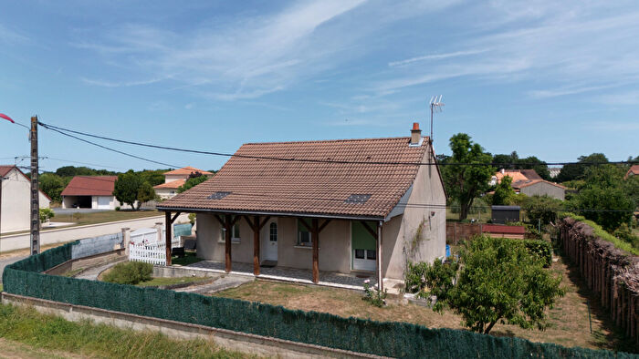 Maison à vendre - Pleumartin - 6 pièces - 4 chambres