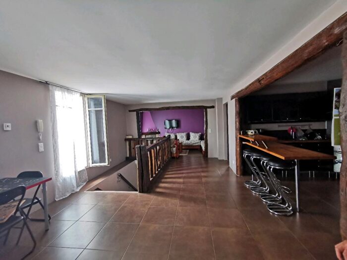 Appartement à vendre - Mantes-la-Jolie, Centre-ville - 4 pièces - 2 chambres