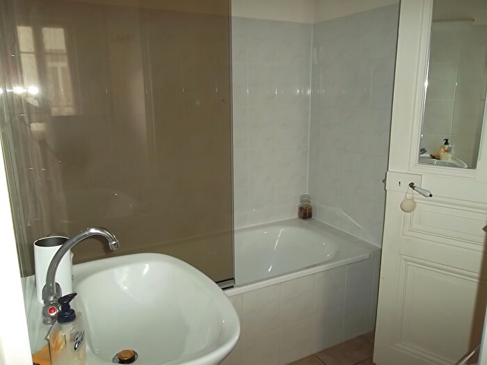 Appartement à louer - Saint-Étienne, Jacquard, Préfecture - 1 pièce - 1 chambre