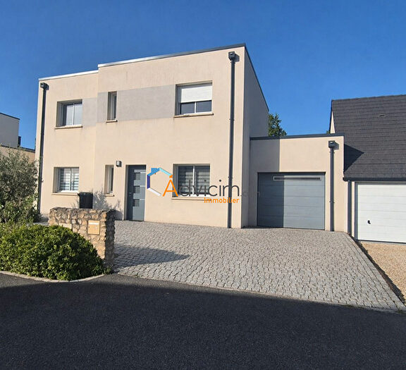 Maison à vendre - Saint-Antoine-du-Rocher - 5 pièces - 3 chambres