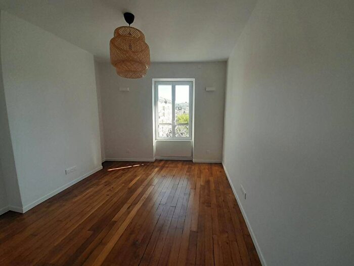 Hôtel de Ville, Courbevoie : Appartement 3 pièces à louer