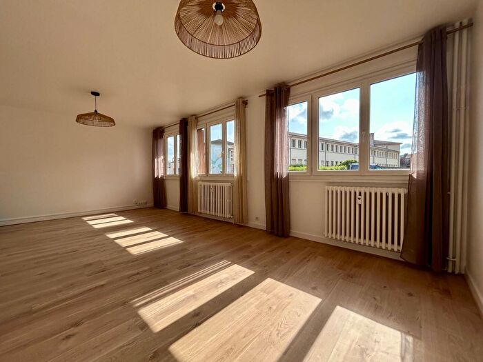 Appartement à louer - Aurillac - 3 pièces - 2 chambres